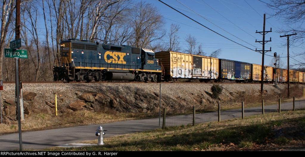 604 - CSXT 2569 long hood forward westbound on local train H74412